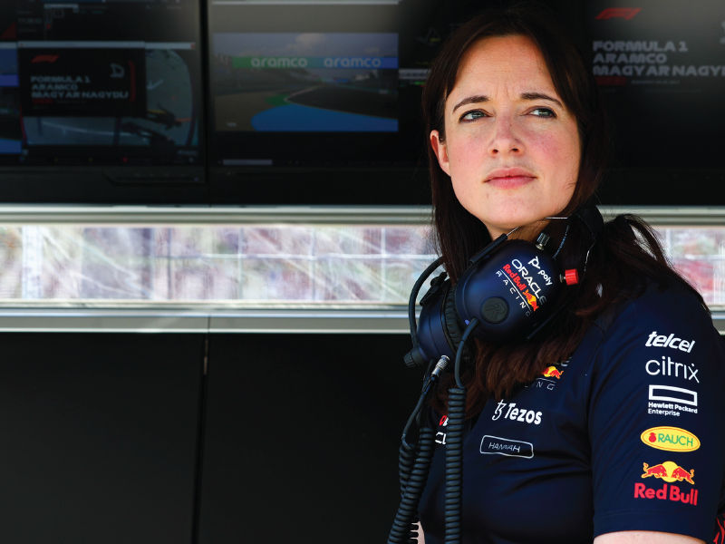 Red Bull工程組的靈魂人物 - Hannah Schmitz - LightsOut