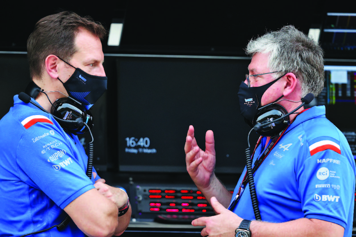 Alpine CEO暗示Szafnauer要為車隊的「業餘」表現負責 - LightsOut