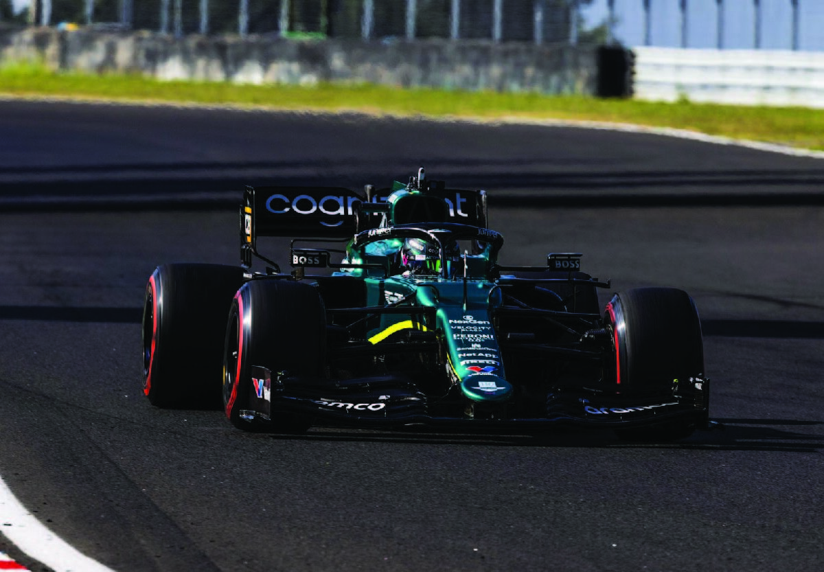 Jessica Hawkins完成Aston Martin測試 成為5年來首位測試F1的女車手 - LightsOut