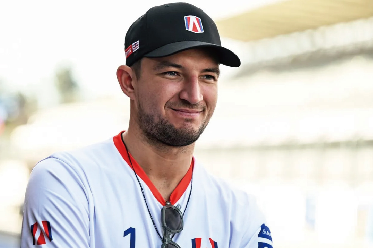 Jake Dennis預計2024年是他職業生涯最艱難的賽季 - LightsOut