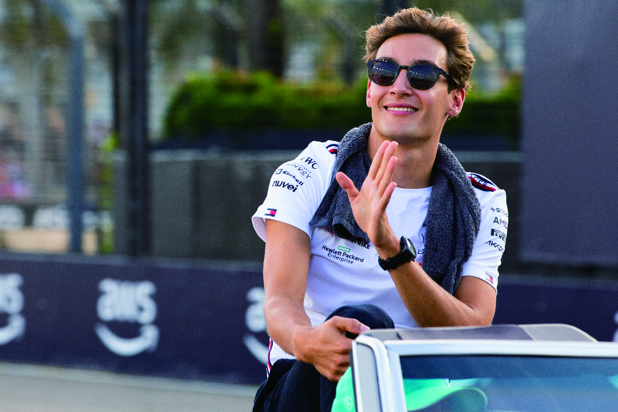 Russell表示與Hamilton有激烈的競爭但「大家彼此信任」 - LightsOut