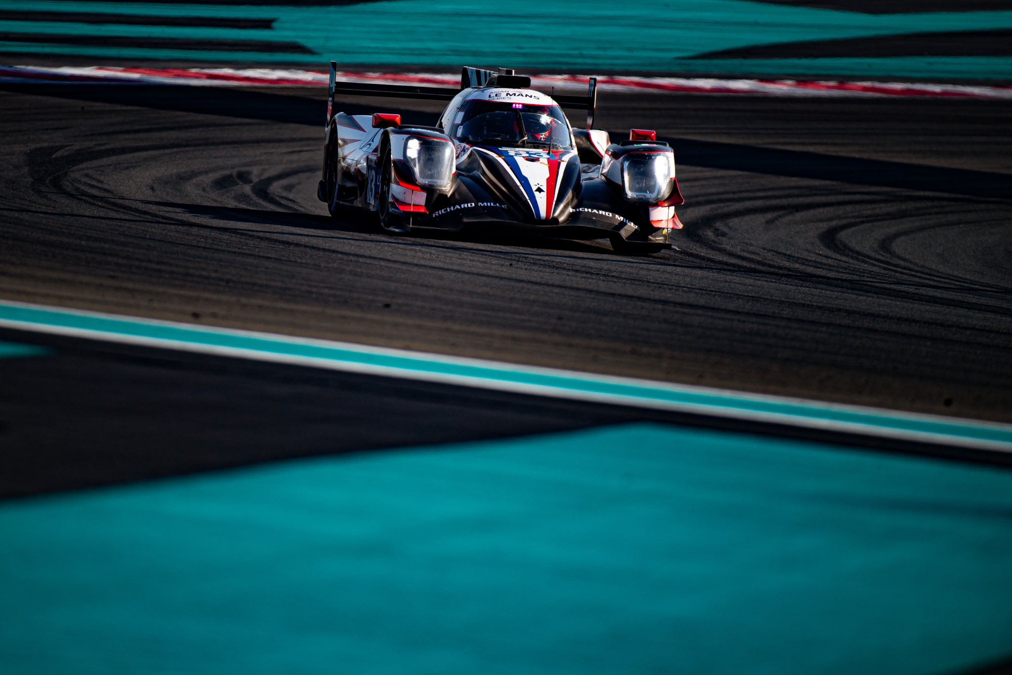 P2及GT領頭羊攪炒退賽 CrowdStrike勝出ALMS阿布扎比首回合 - LightsOut