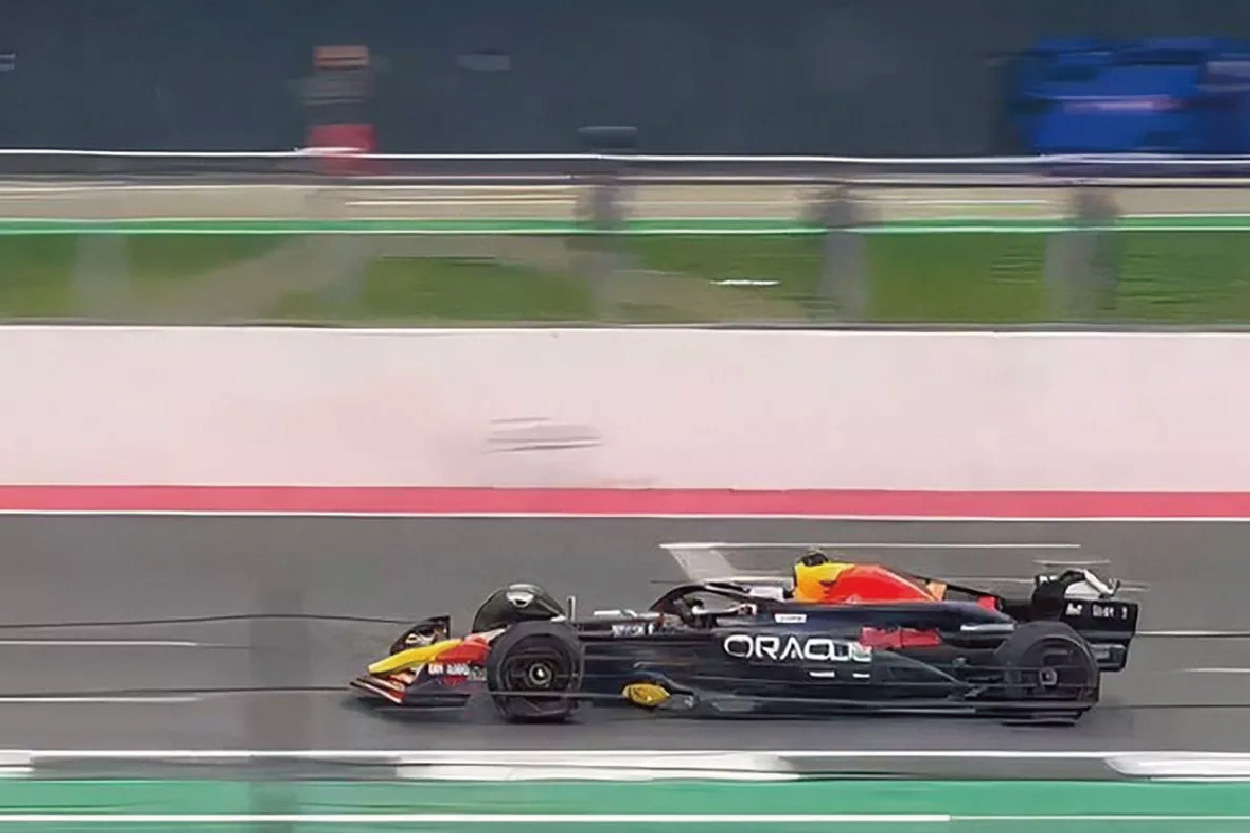 Red Bull RB20在Silverstone進行首次測試 - LightsOut