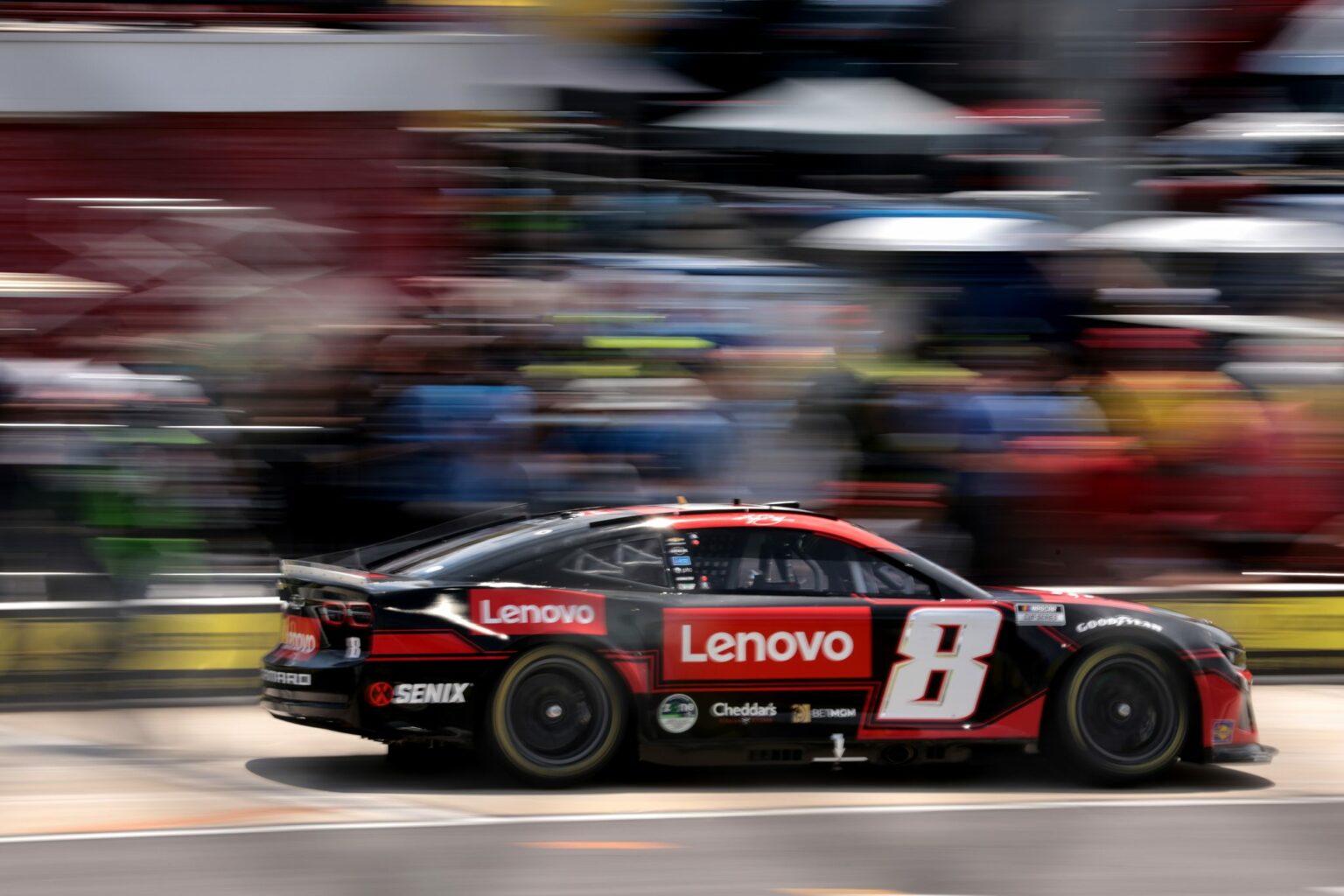 NASCAR全明星賽發生車手打鬥事件 - LightsOut