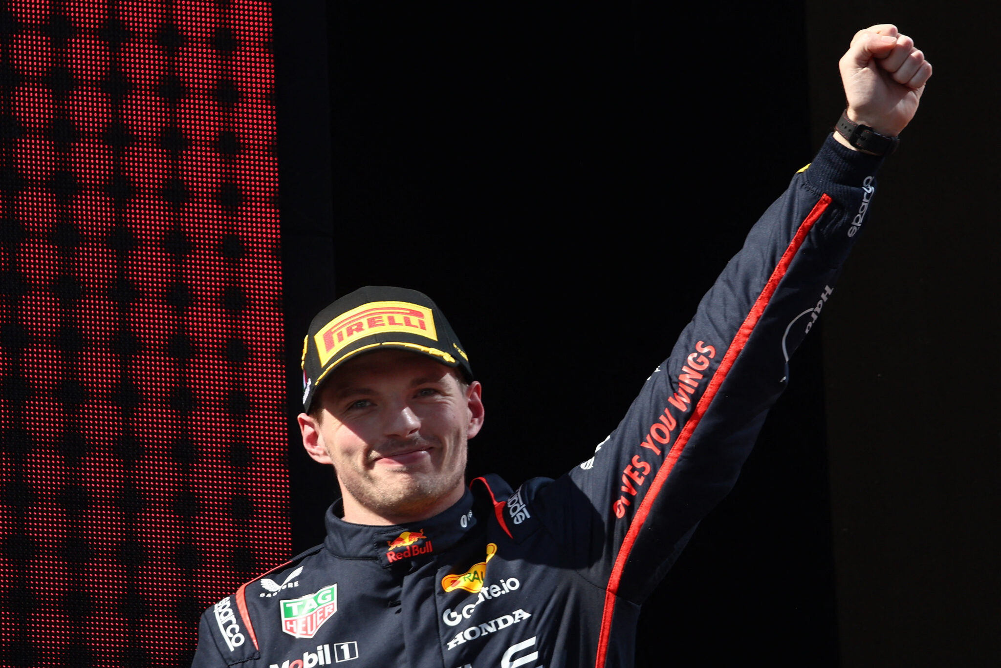 Max Verstappen在Red Bull隊史第400場比賽奪冠 - LightsOut